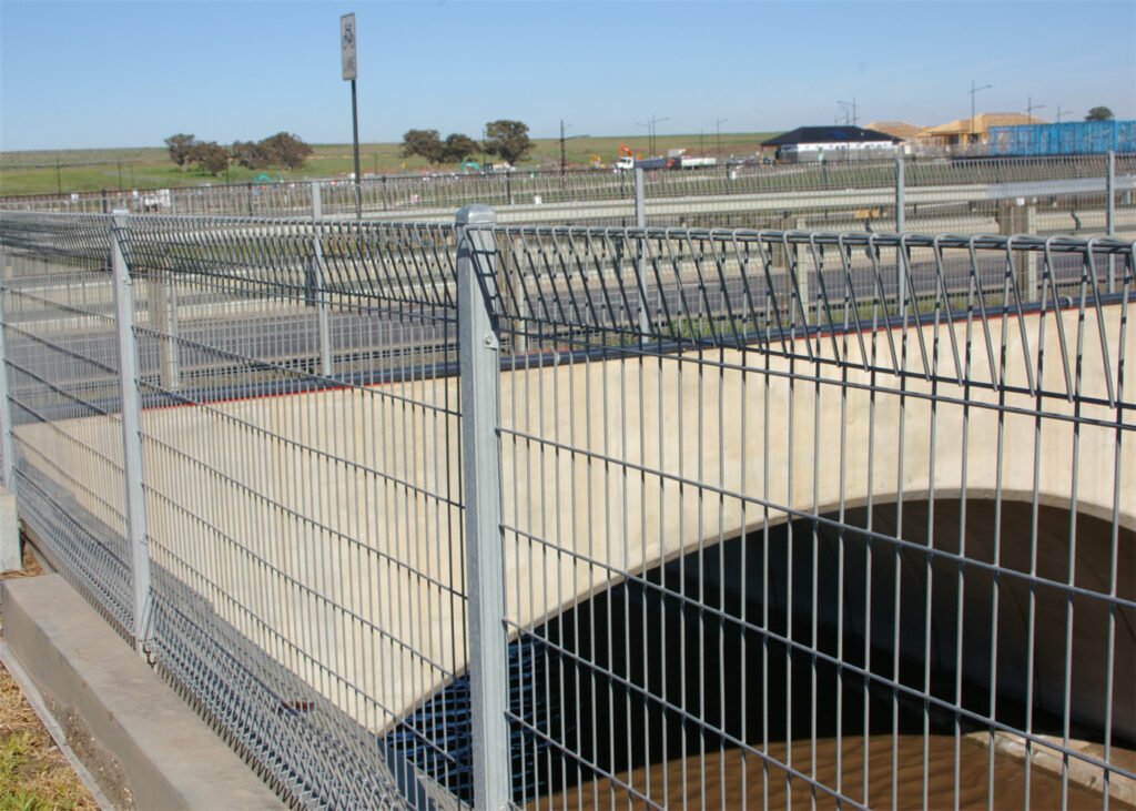 Residential Steel Matting Fence Design