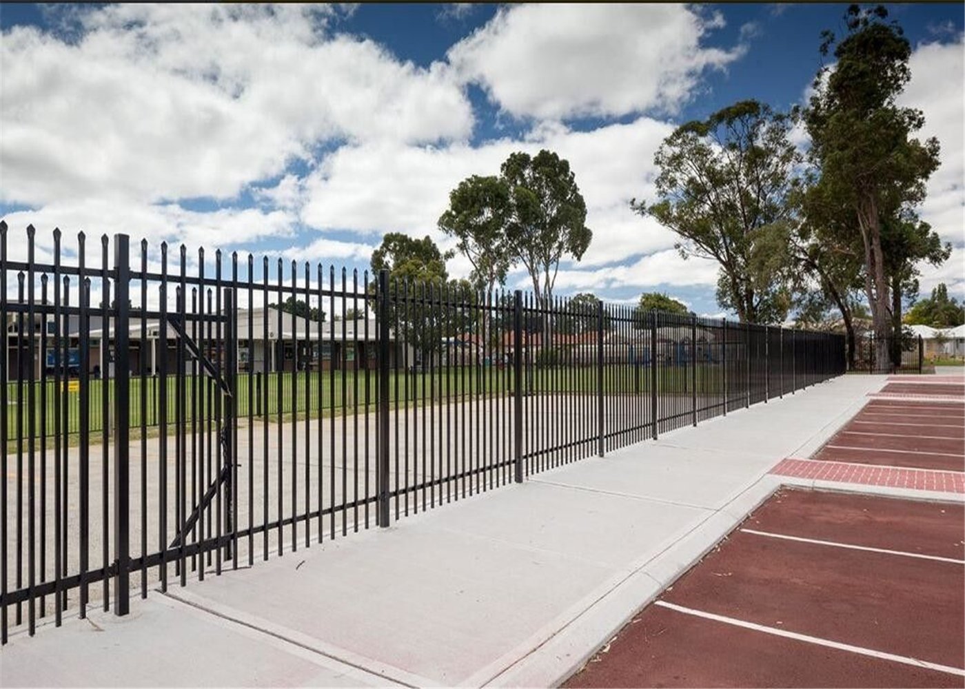 Steel Fence Panels: Customized Powder Coating Designs