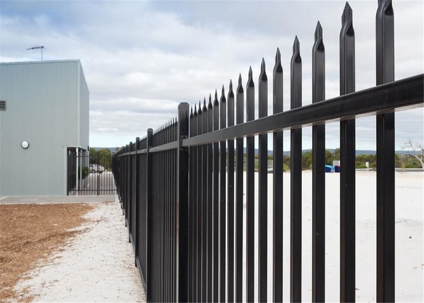 Steel Fence Panels: Customized Powder Coating Designs